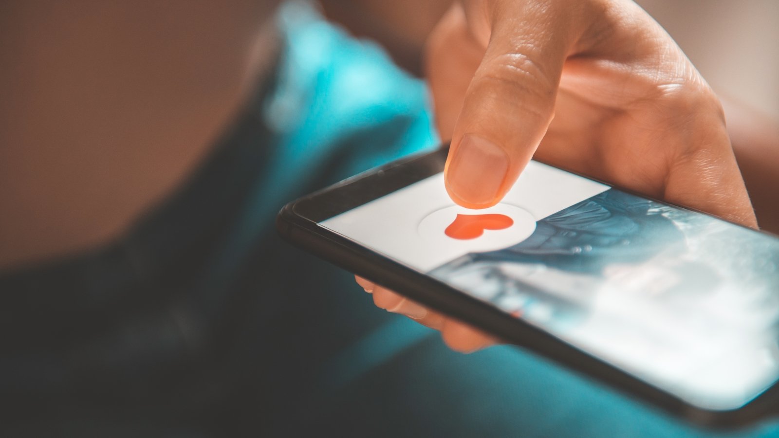 10 red flags of romance scams