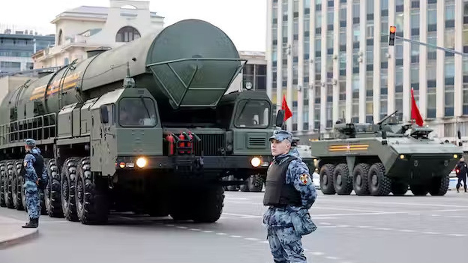 How is the US responding to Russian threats to go nuclear?