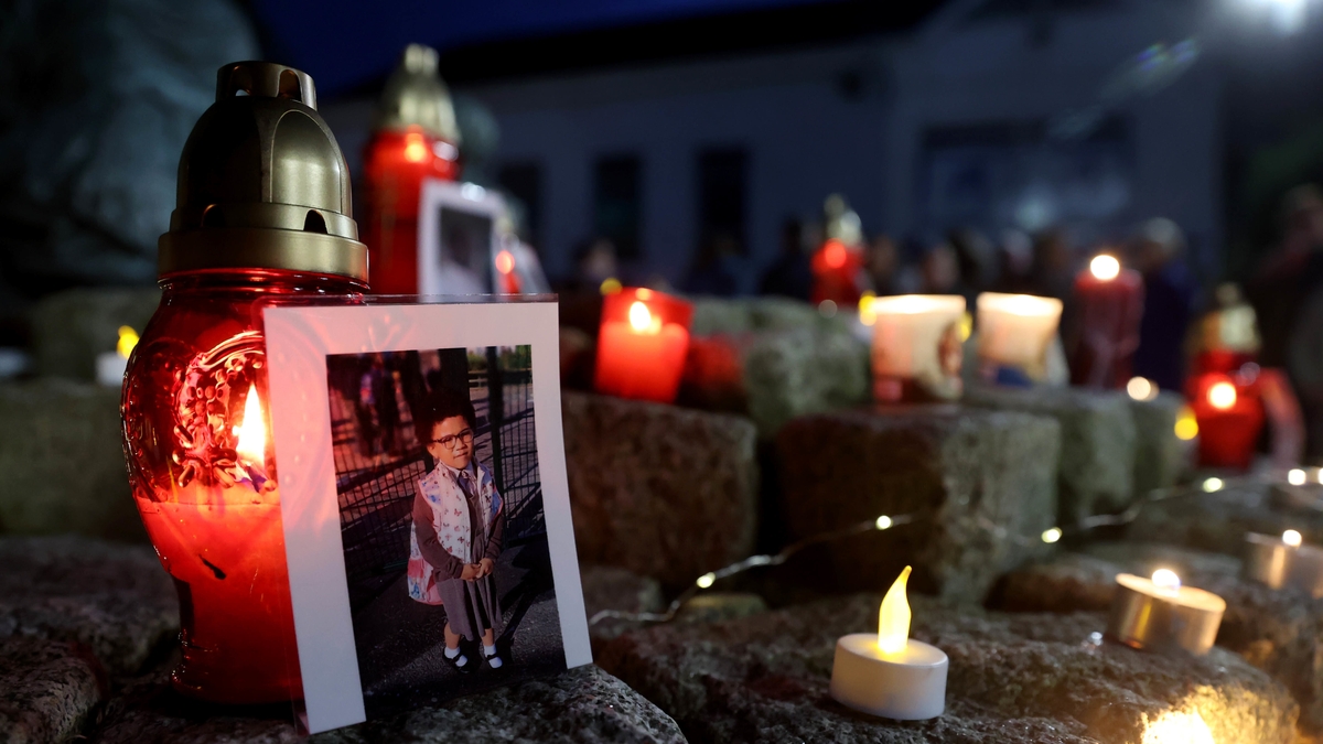 John Cooke speaks to Creeslough families opposed to the re-opening of ...