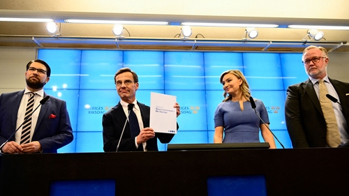 Sweden's right wing agrees to form minority govt