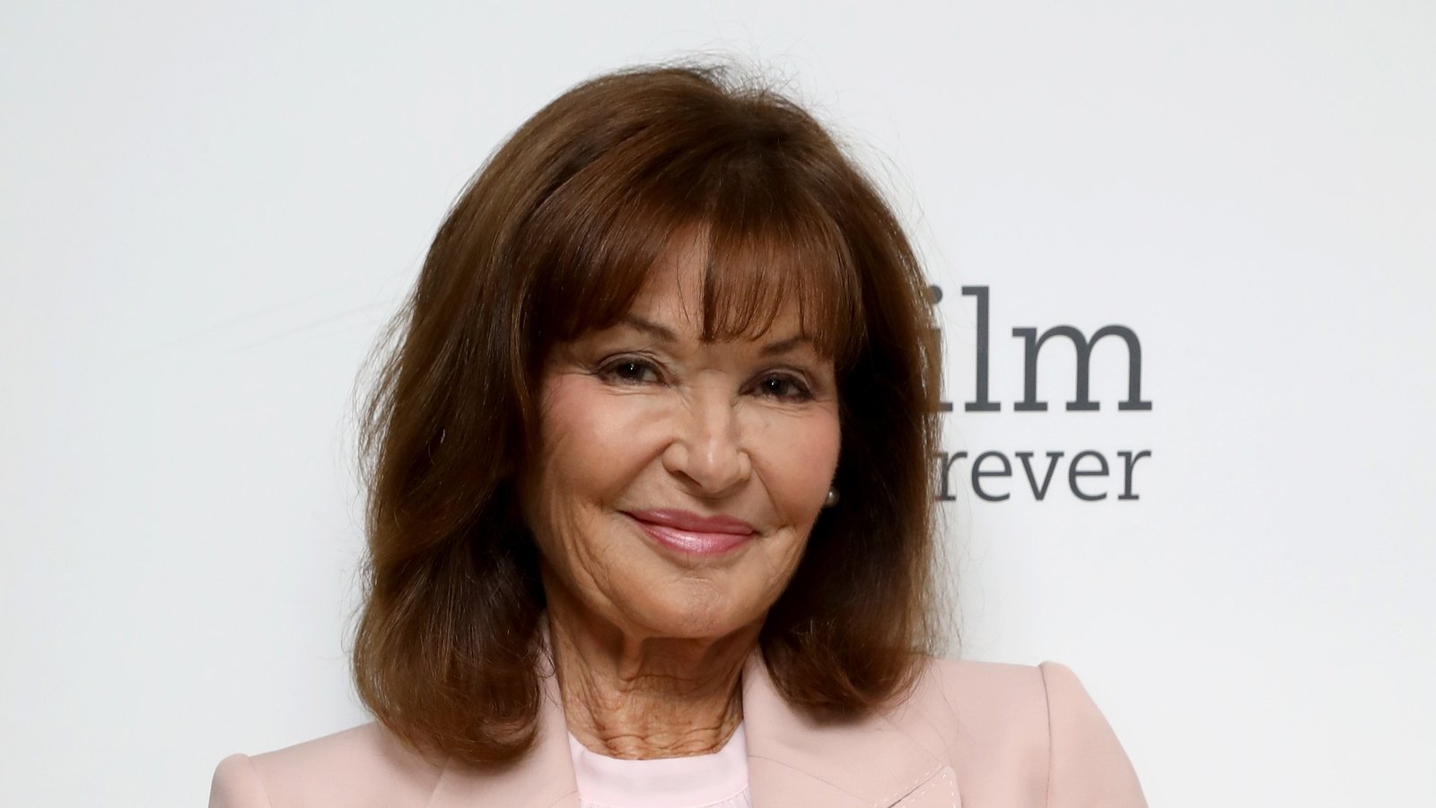 Stephanie Beacham to make Coronation Street return