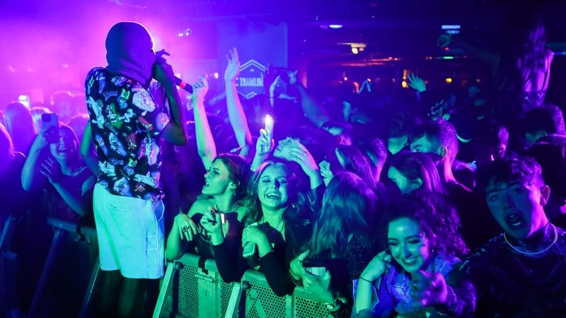 Cabinet agrees on longer opening hours for pubs, clubs