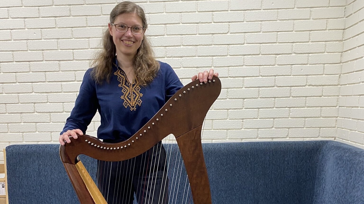 Ceol beo Kayla Reed agus Laoise Ní Dhomhnaill. | Bladhaire - RTÉ Raidió ...