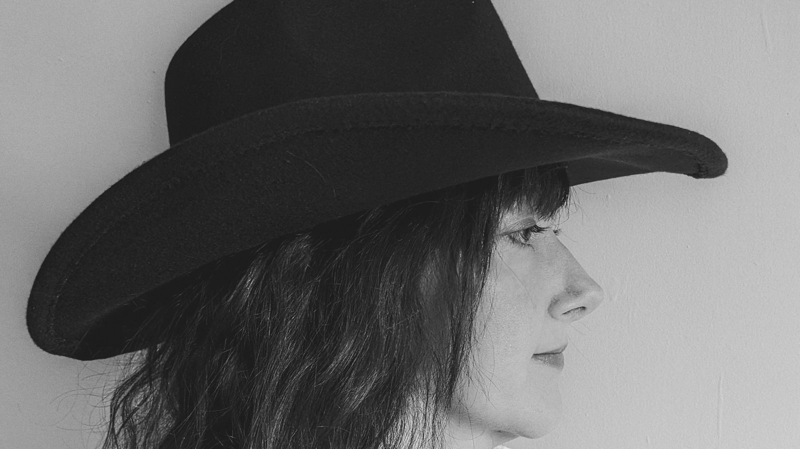 Behind the music - Suzannah