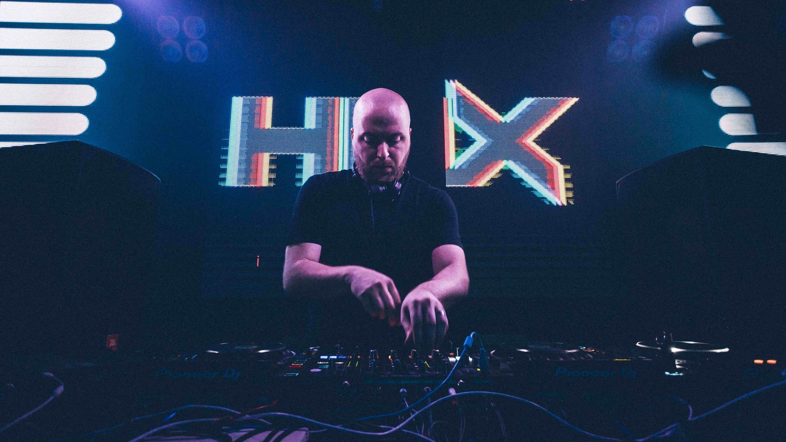 Behind the music - Hix