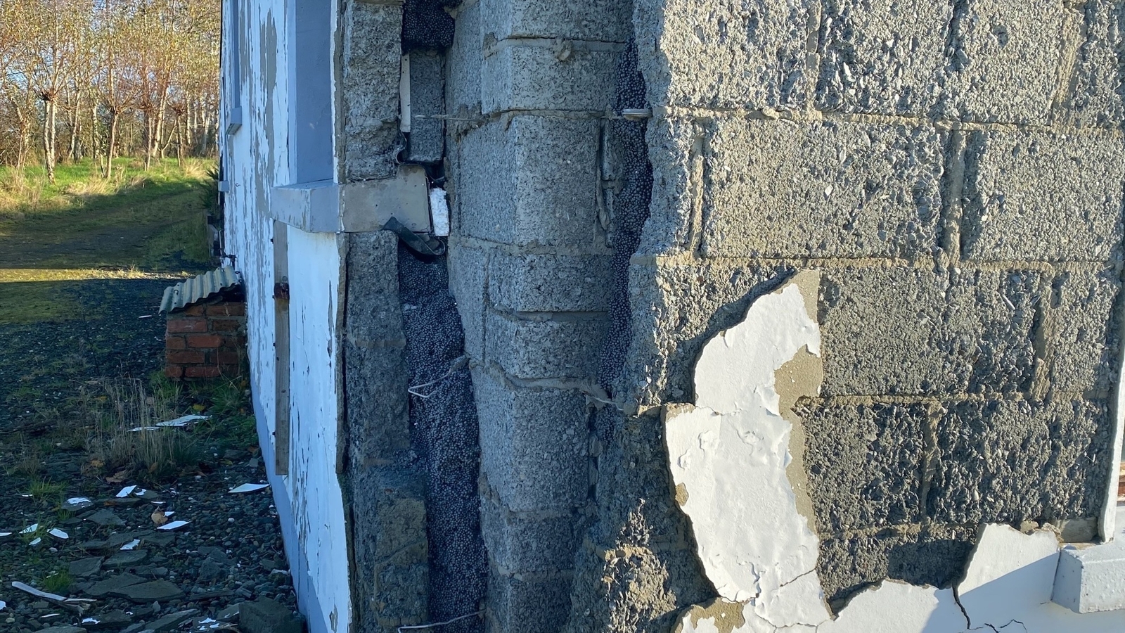 TDs urged to support 100% redress over defective blocks