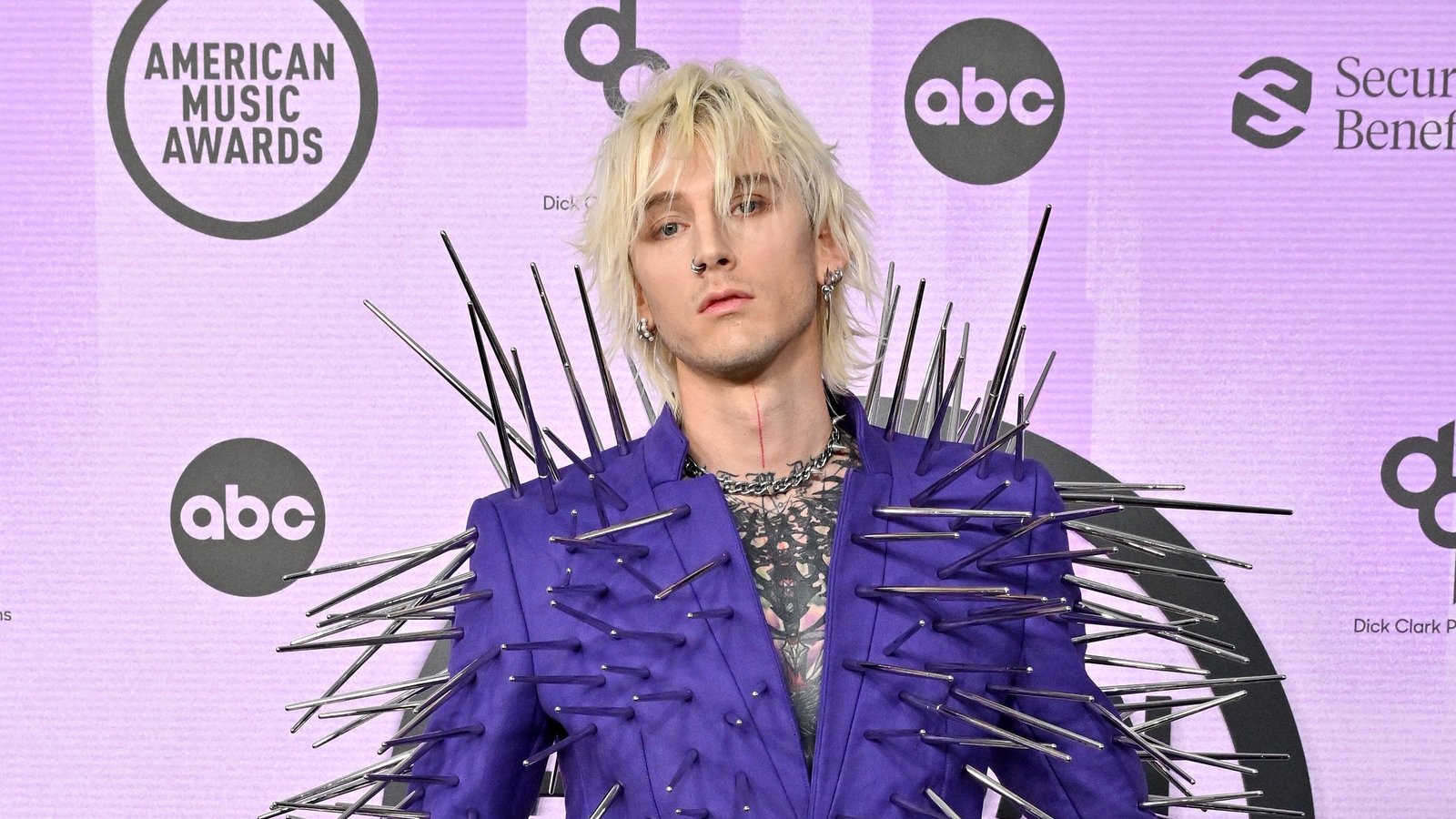 Machine Gun Kelly dons extravagant spiked suit at the AMAs