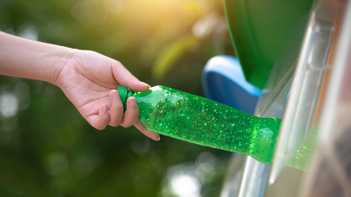 Old Plastic Bottles | Liveline - RTÉ Radio 1