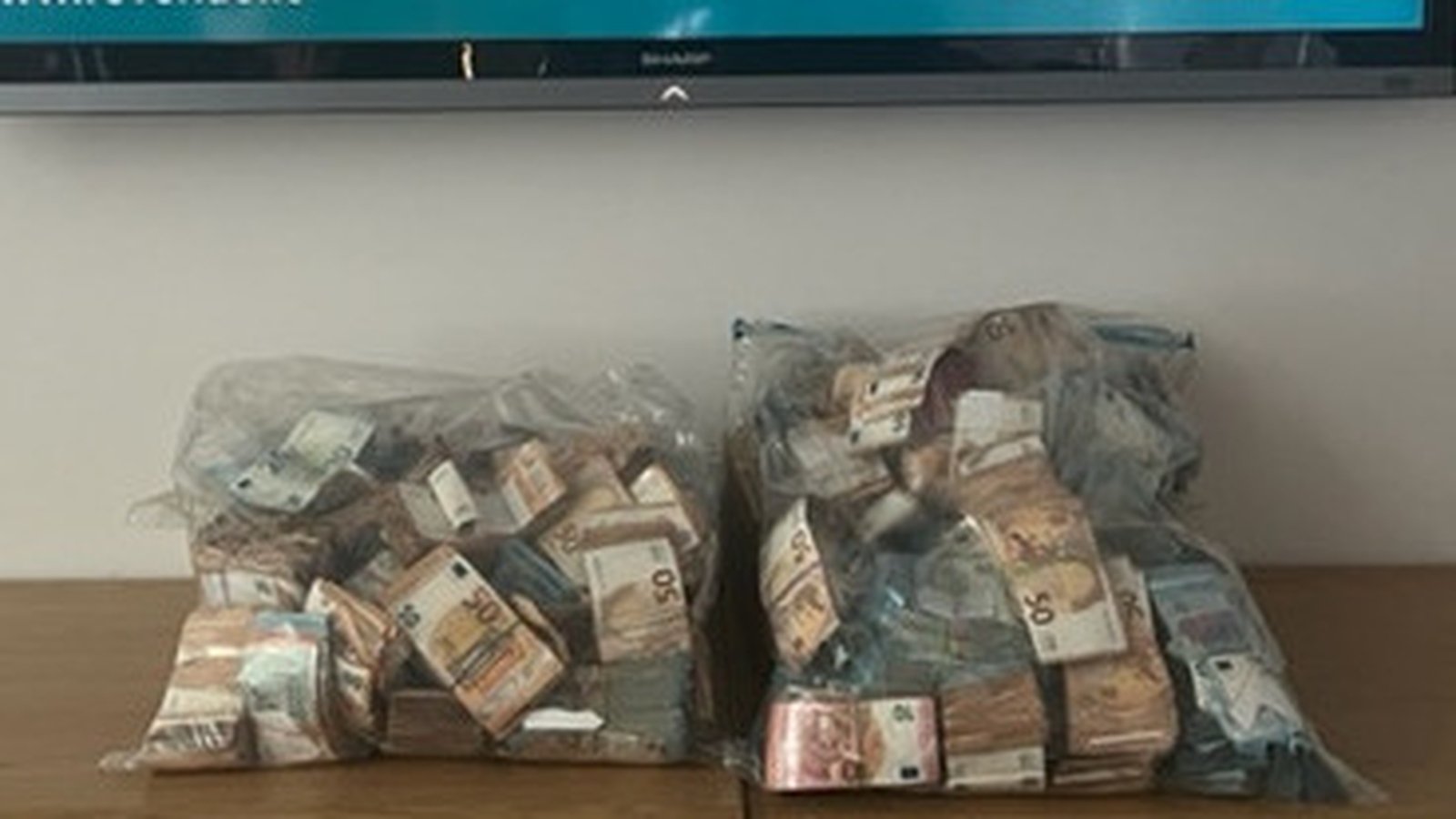 €425k in cash seized by Revenue officers at Dublin Port