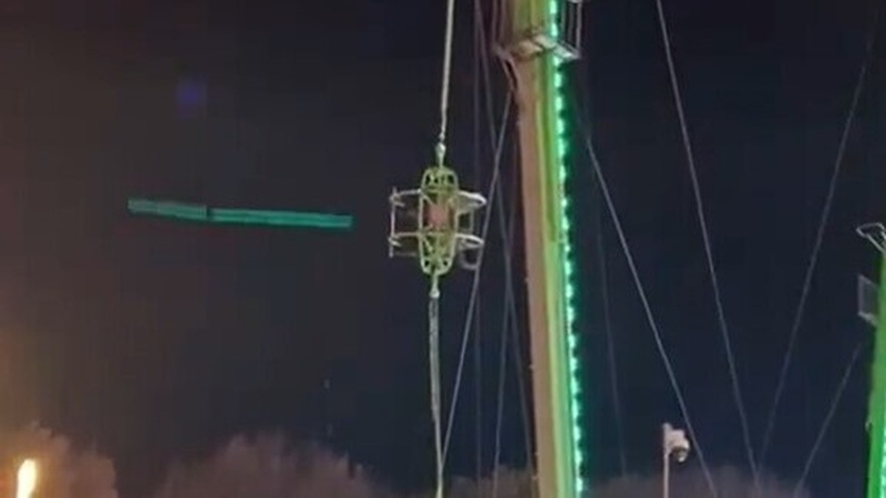 Two rescued after London fairground ride malfunctions
