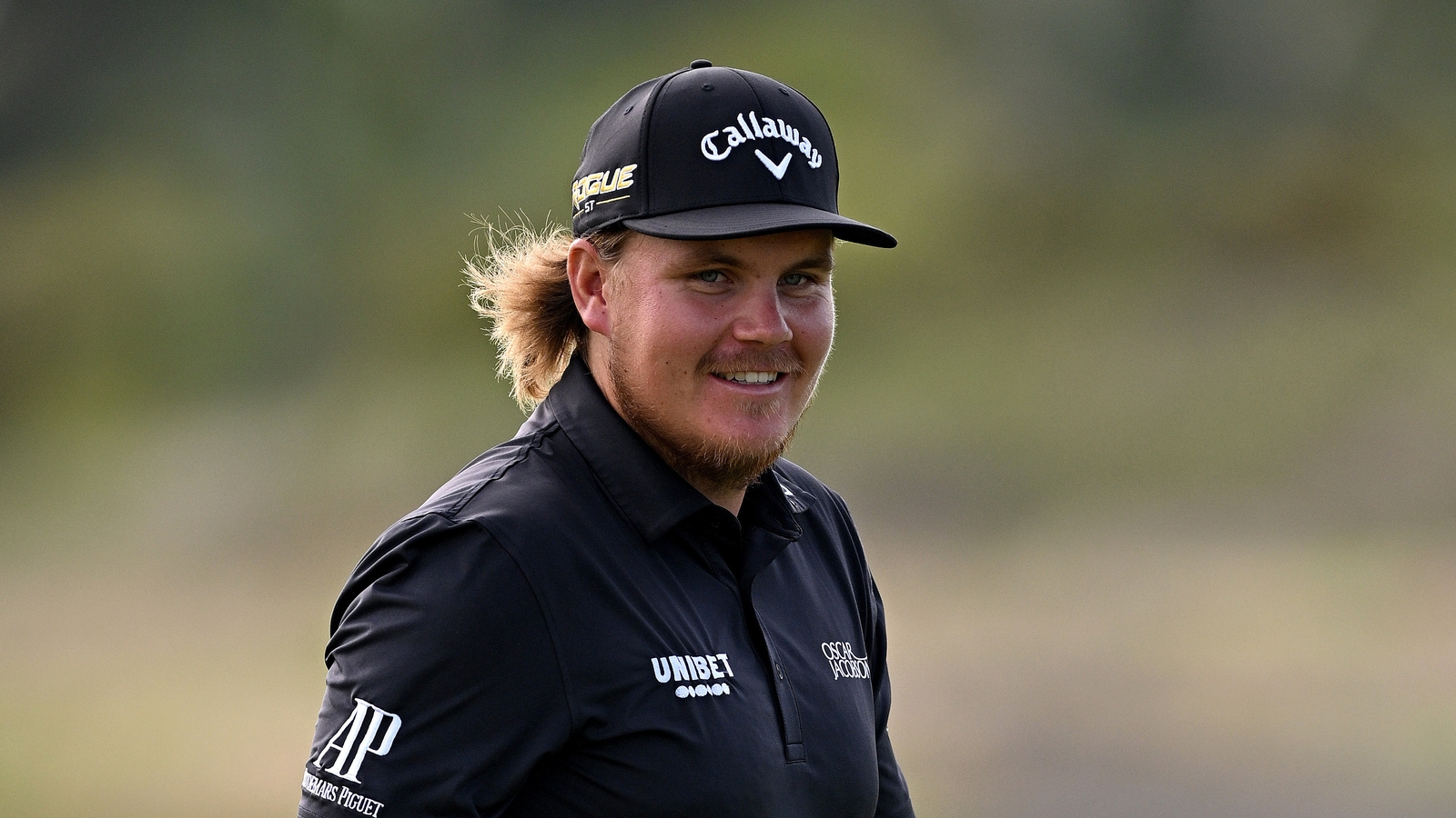 Valimaki soars clear after course record 62