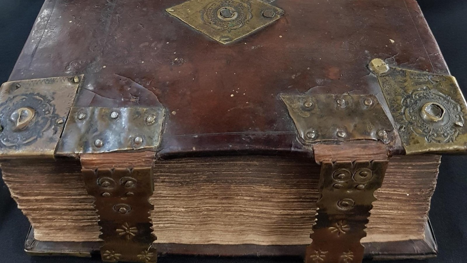 Bible dating to 1615 to be auctioned in Belfast