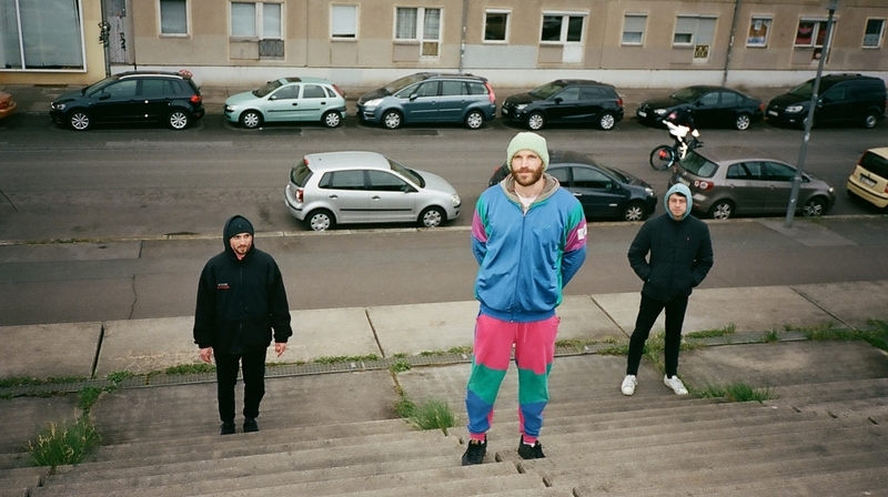 Behind the music - KAZMS