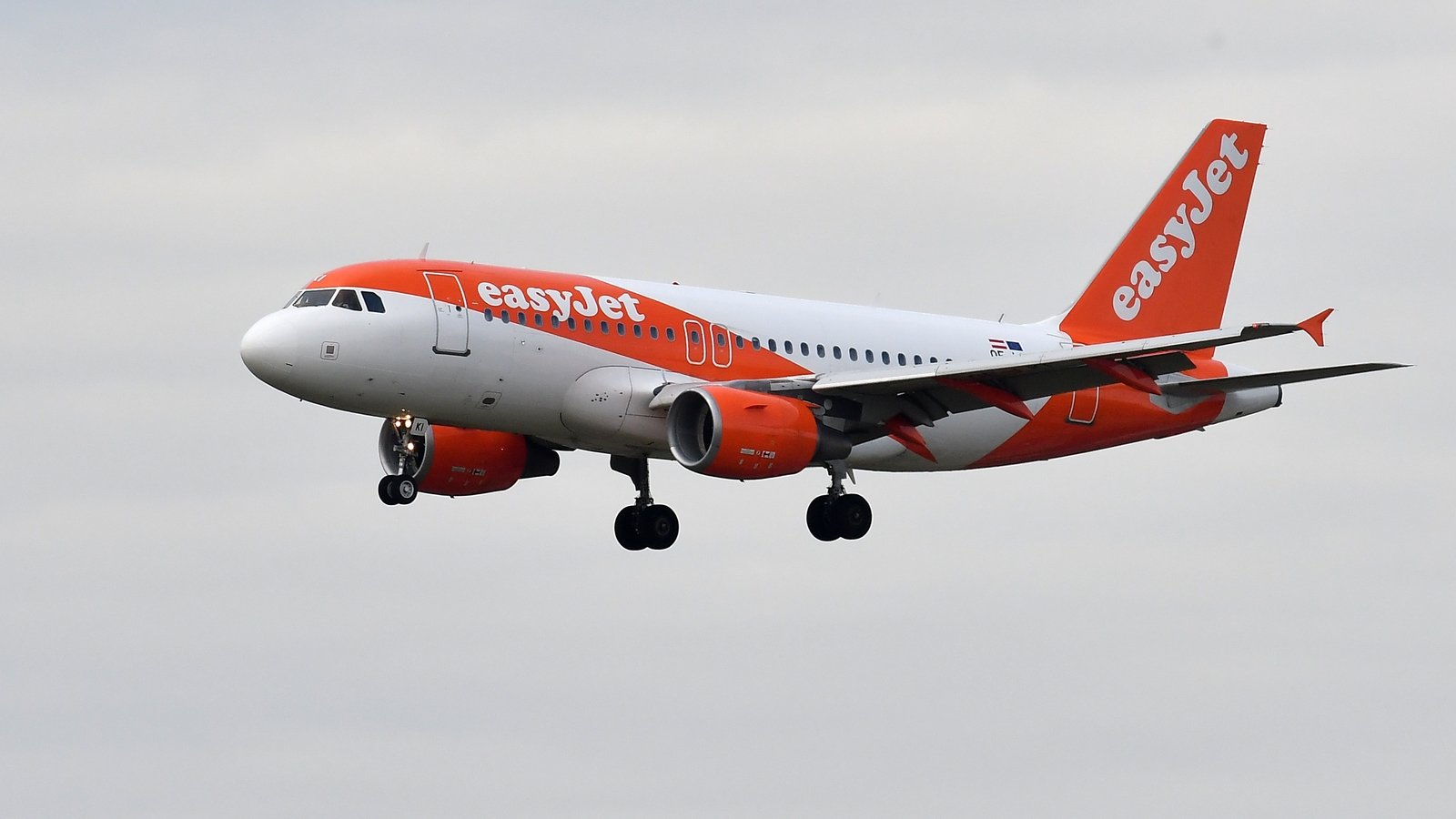 EasyJet cancels 2% of summer flights over ATC worries