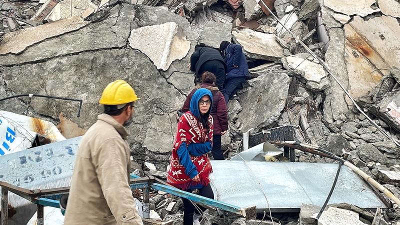 Crith talún sa Tuirc, sa tSiria: os cionn 3,000 duine maraithe