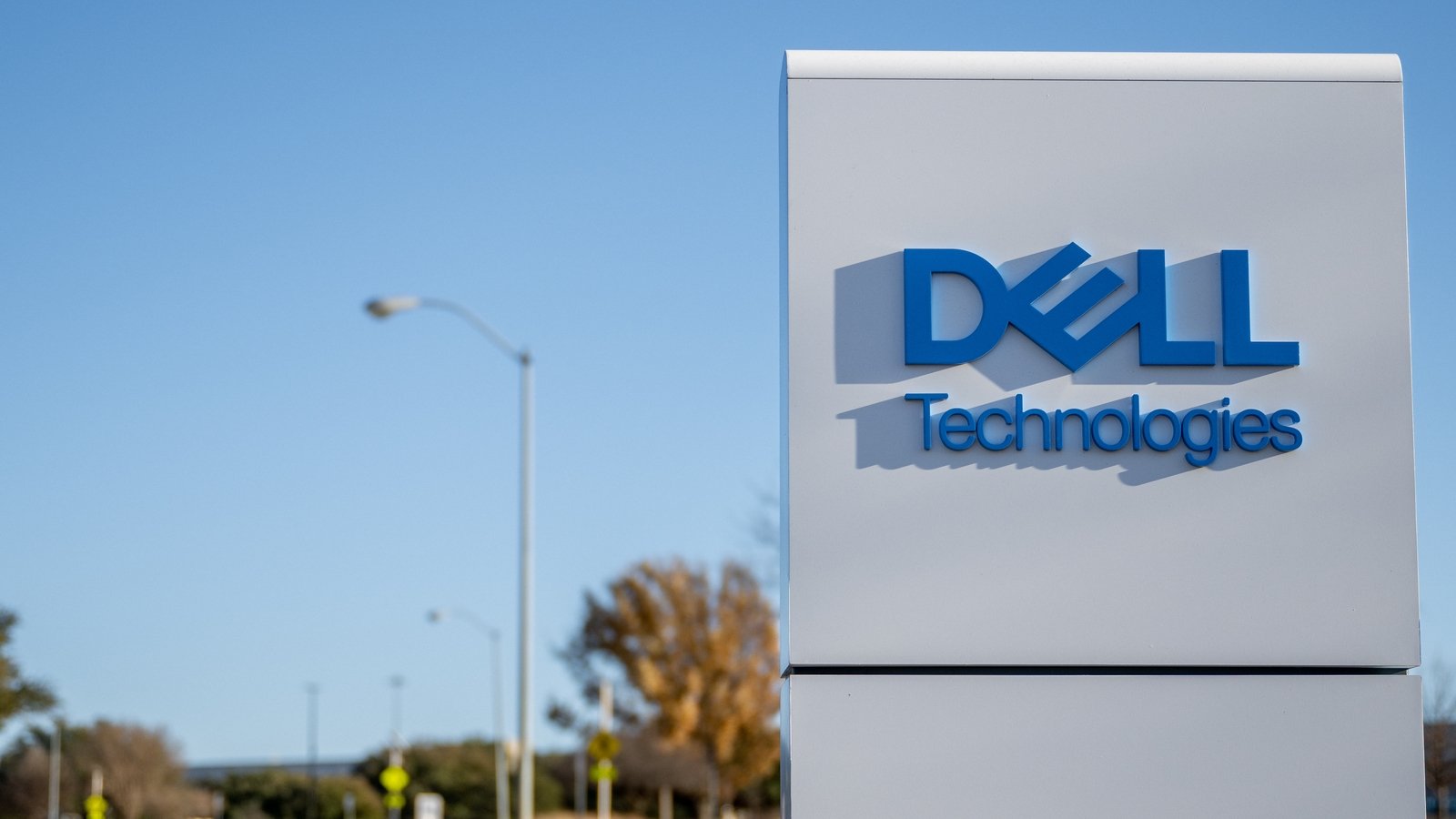 Dell's profit, margin hurt by higher AI costs