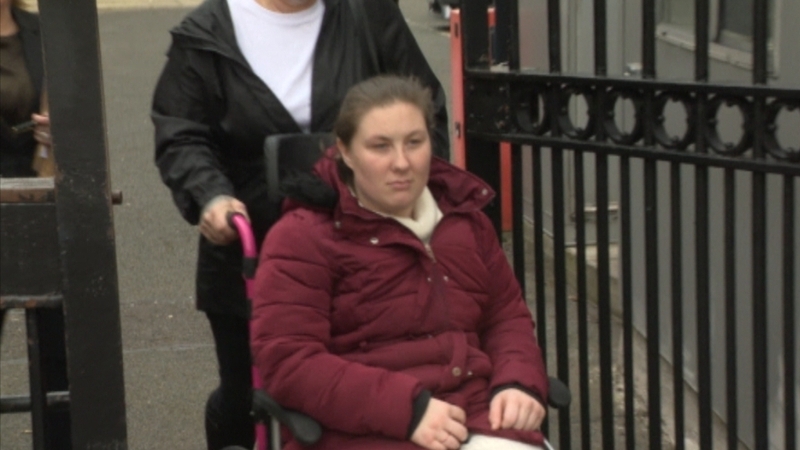 €33m ceadaithe do bhean a ndearnadh damáiste dá hinchinn