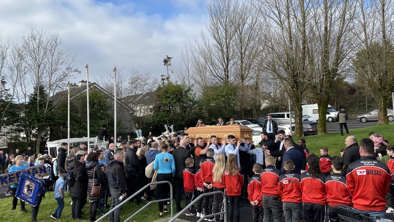 Na sluaite ag an dornálaí óig John Keenan a bádh i Mionloch
