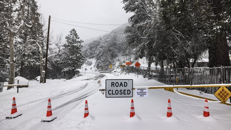 Los Angeles hit by first blizzard in over 30 years