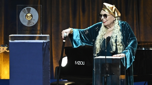Joni Mitchell honoured at star-studded concert