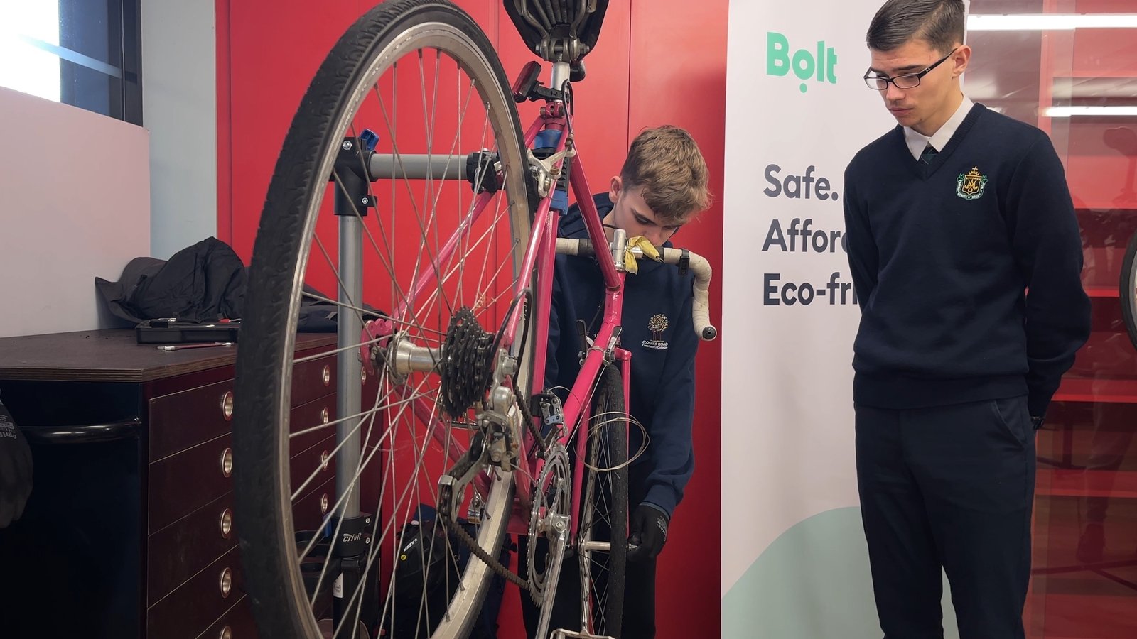 'Build a bike' workshops help teens to embrace cycling