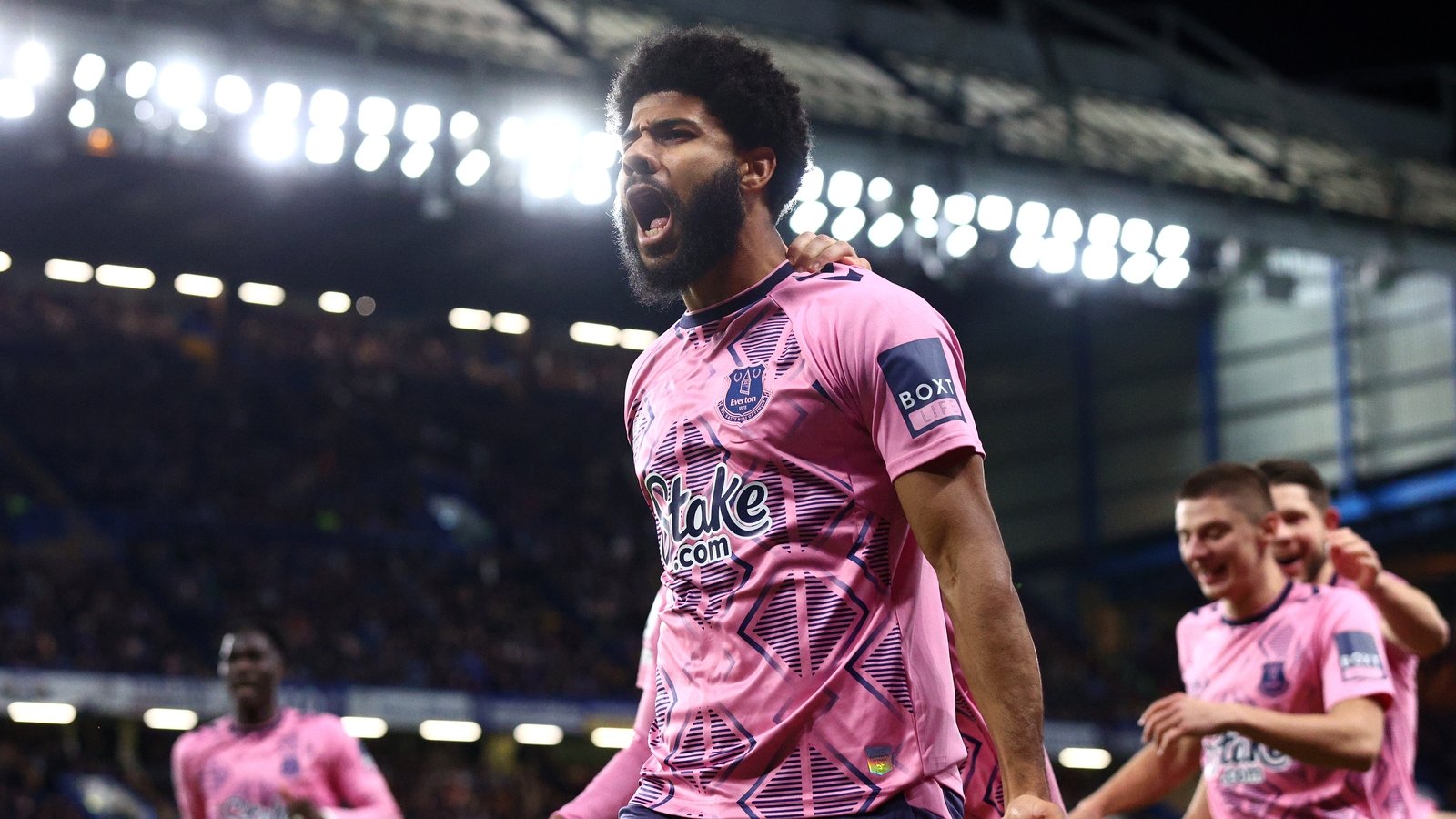 Simms strikes late to end Chelsea's winning run