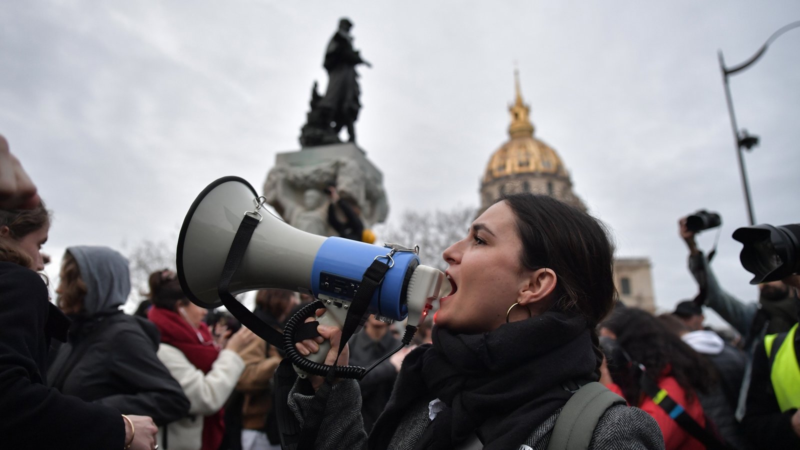 French govt survives no-confidence votes in pension row