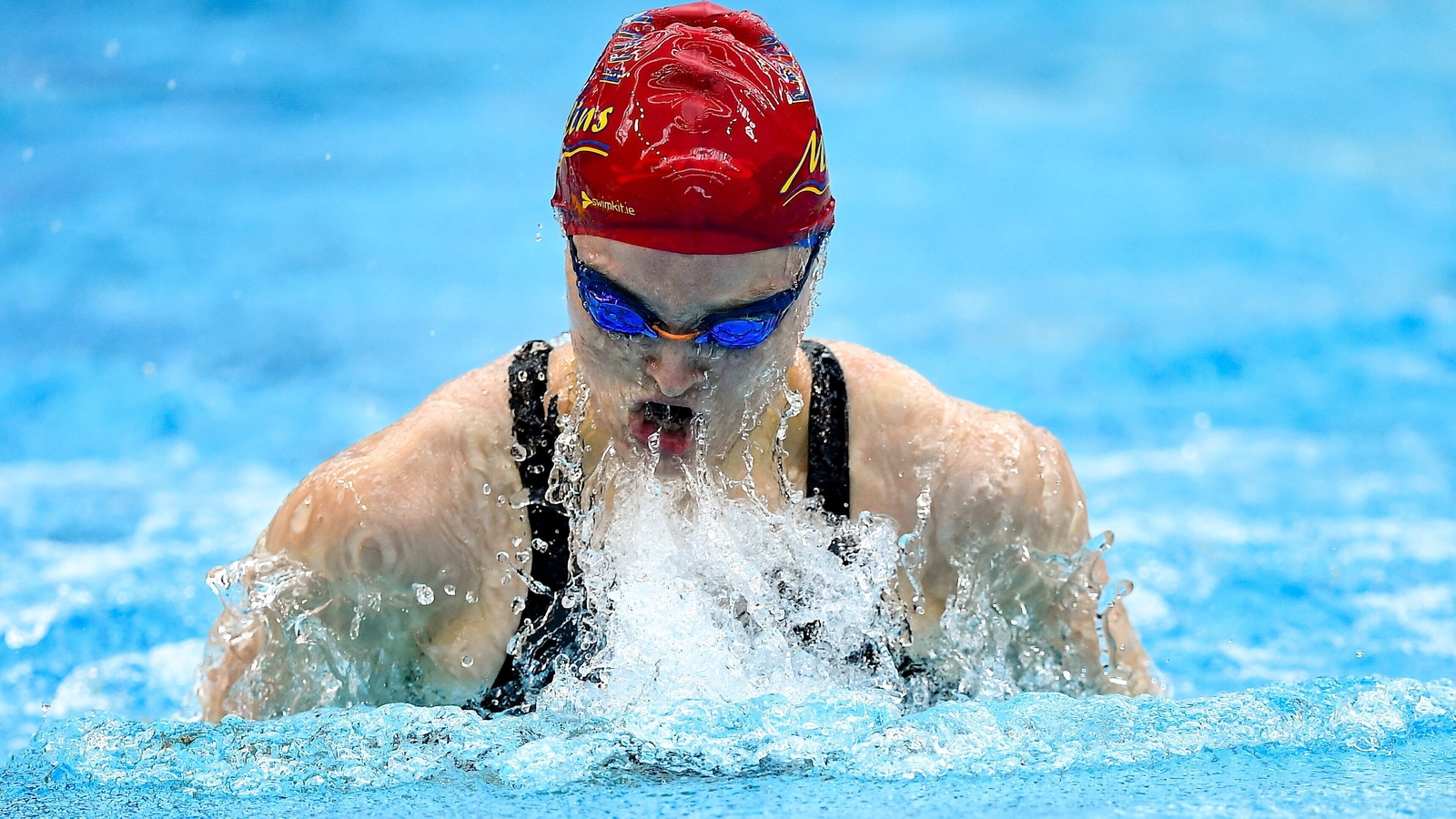 McSharry breaks her own national record to claim gold