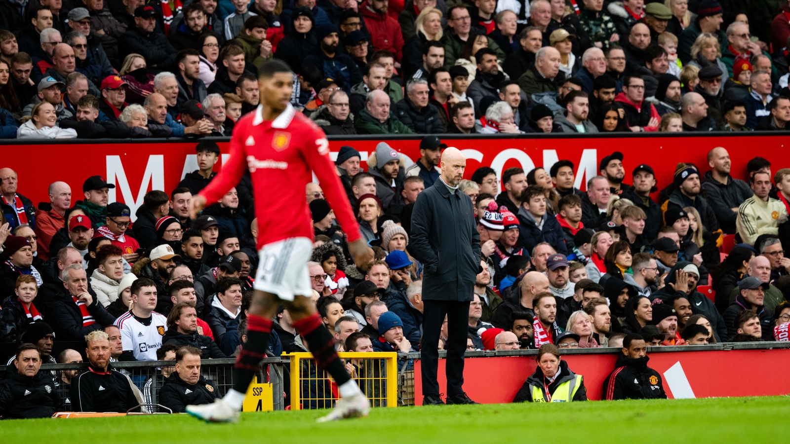 Ten Hag tells United players they must 'act as robots'