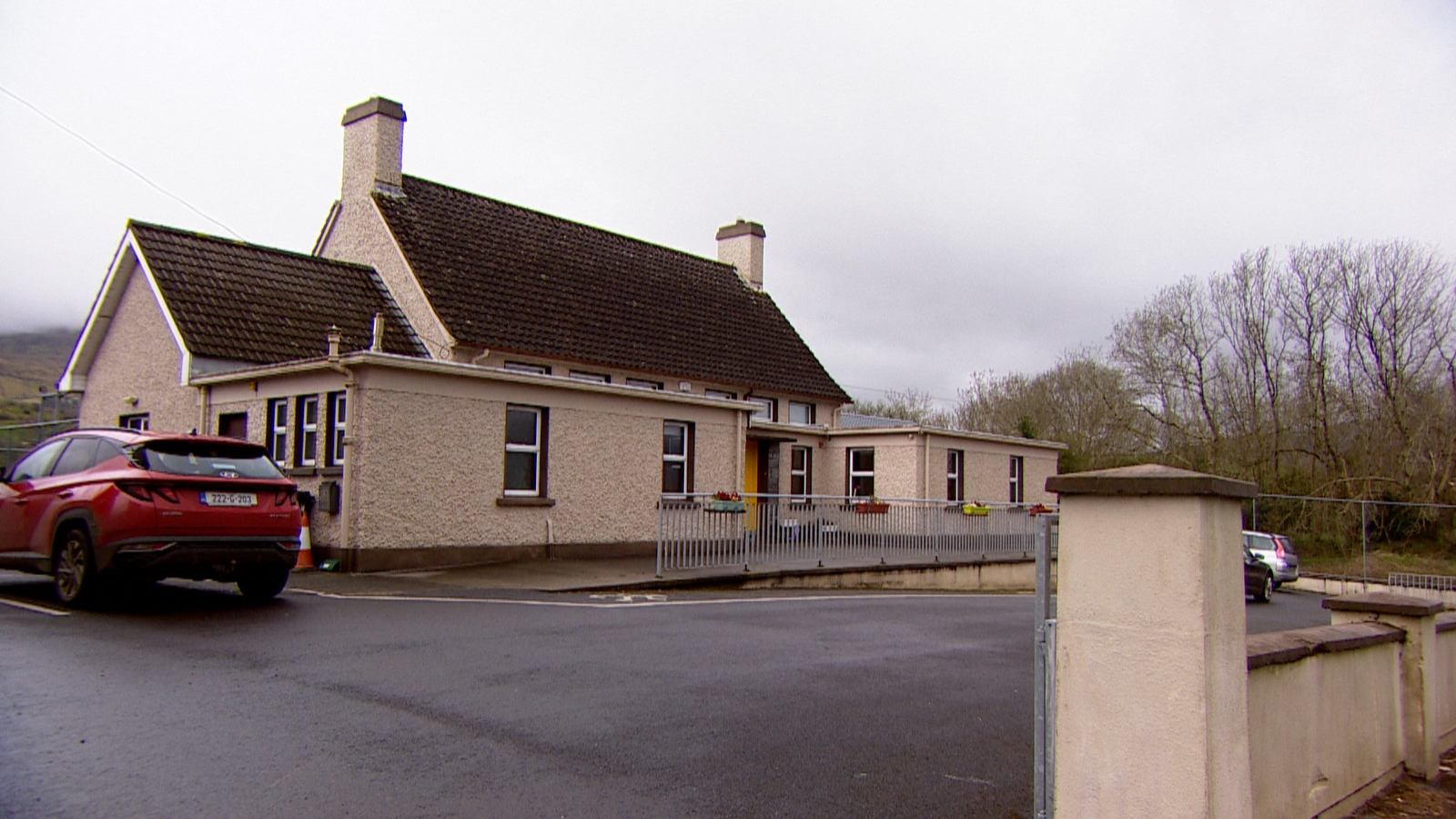 Cíos saor in aisce á tairscint le scoil a choinneáil oscailte