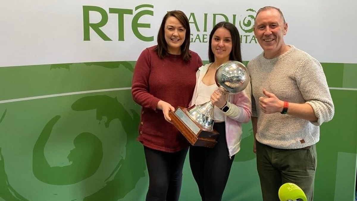 Emily Colangelo as Árainn Mór agus an Chlochán Liath. | Barrscéalta ...