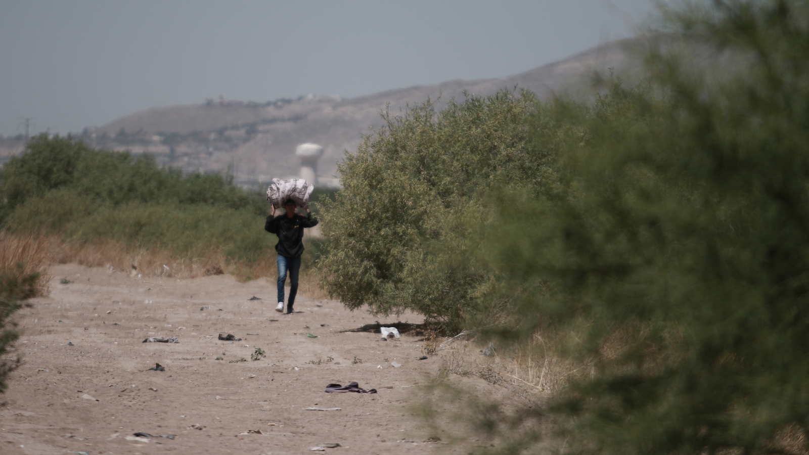 US border: Deportations to rise as migrant centres open