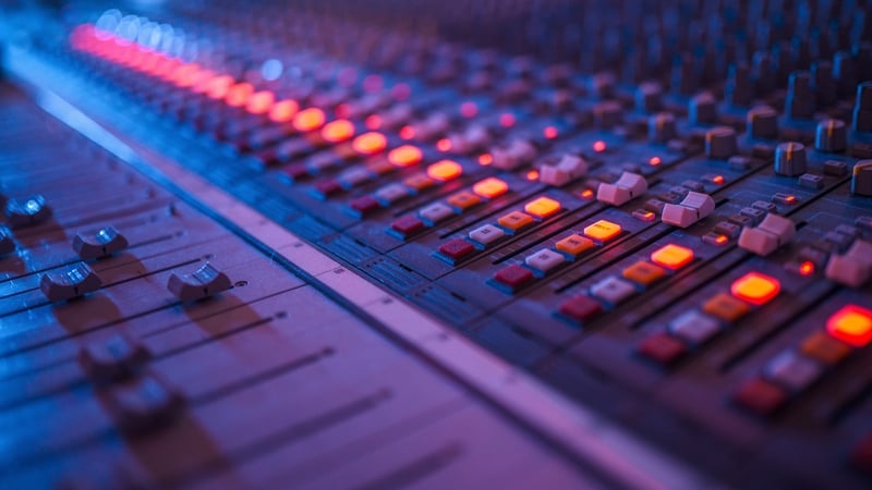 Bauer Media Audio agrees to buy Beat 102-103