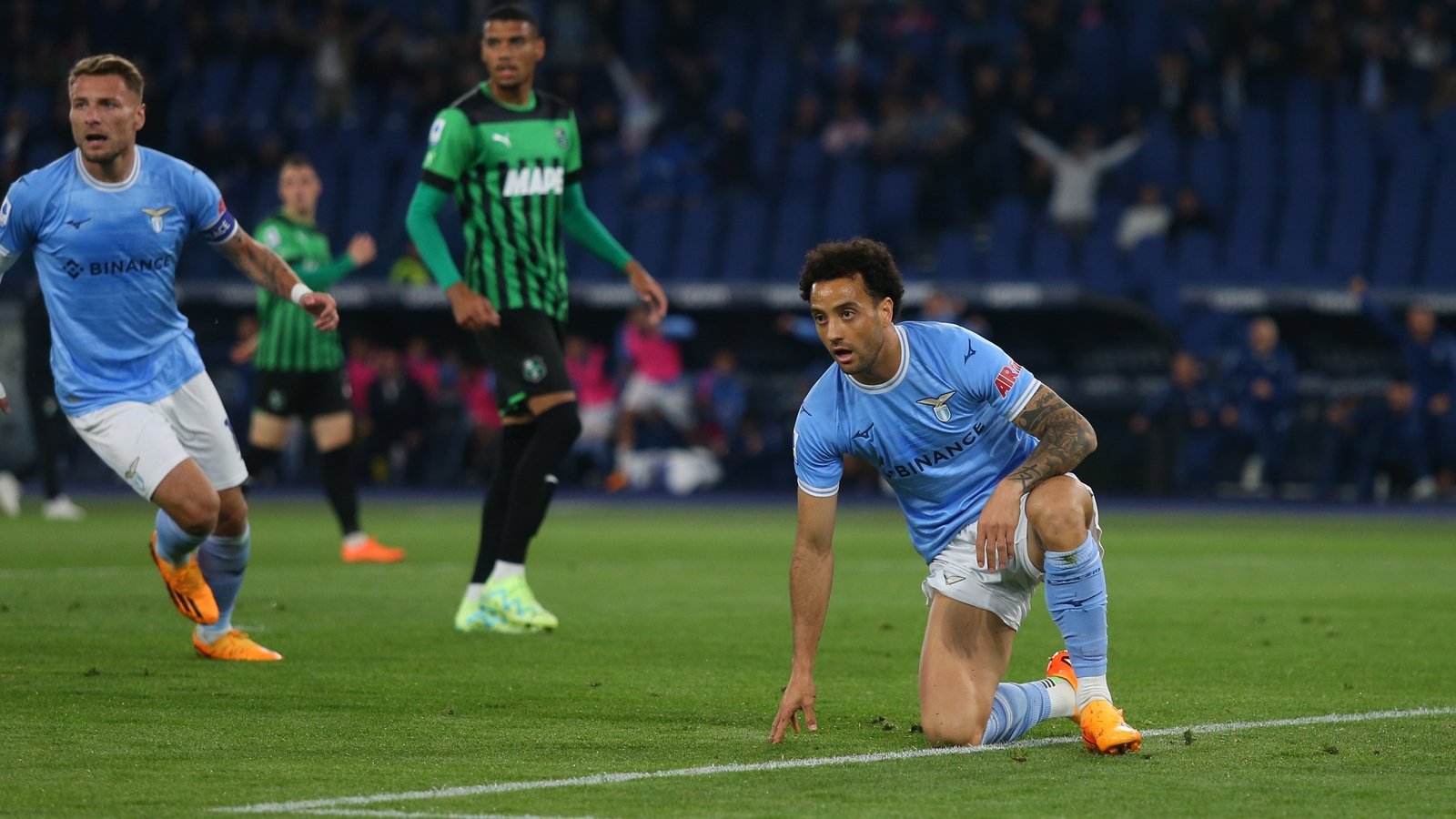 Lazio win to extend Napoli's title wait by a day