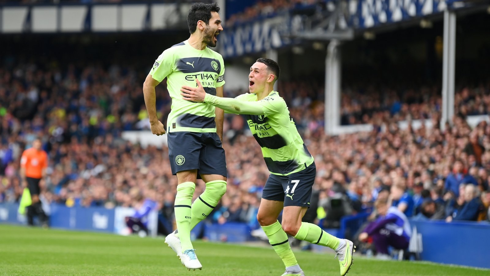 Gundogan on the double as City maintain march to title