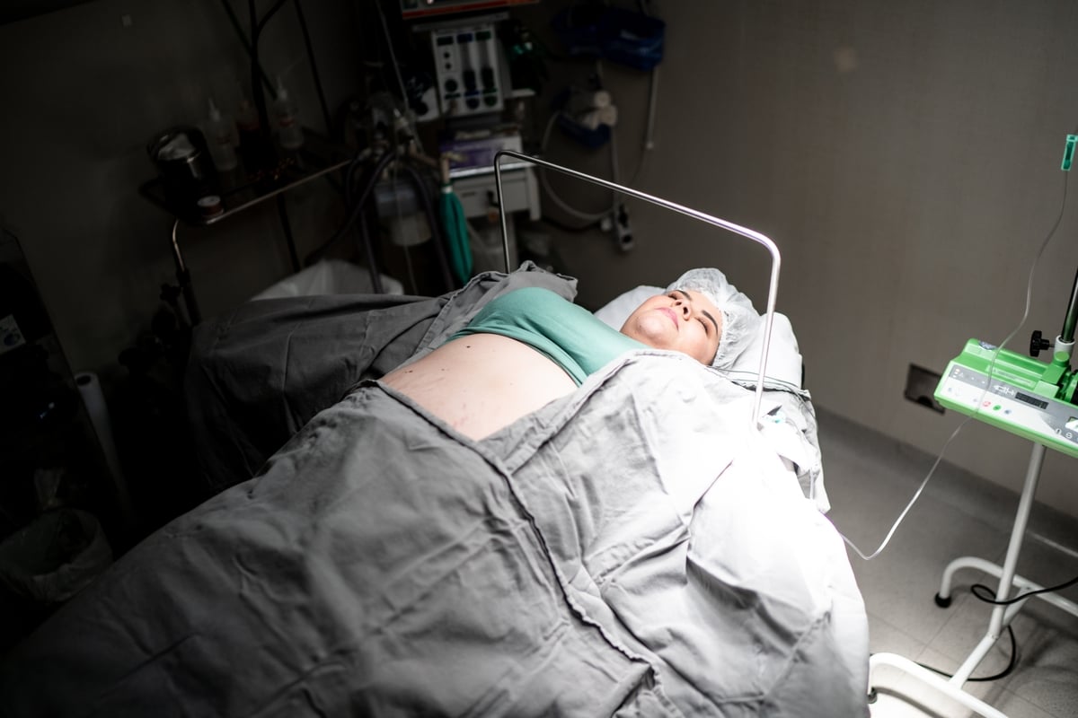 The fatal risk of ‘Turkey teeth’ and ‘tummy tucks’ | Today with Claire ...