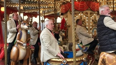 Video | Irish choir on carousel turn heads with Liverpool FC anthem | RTÉ