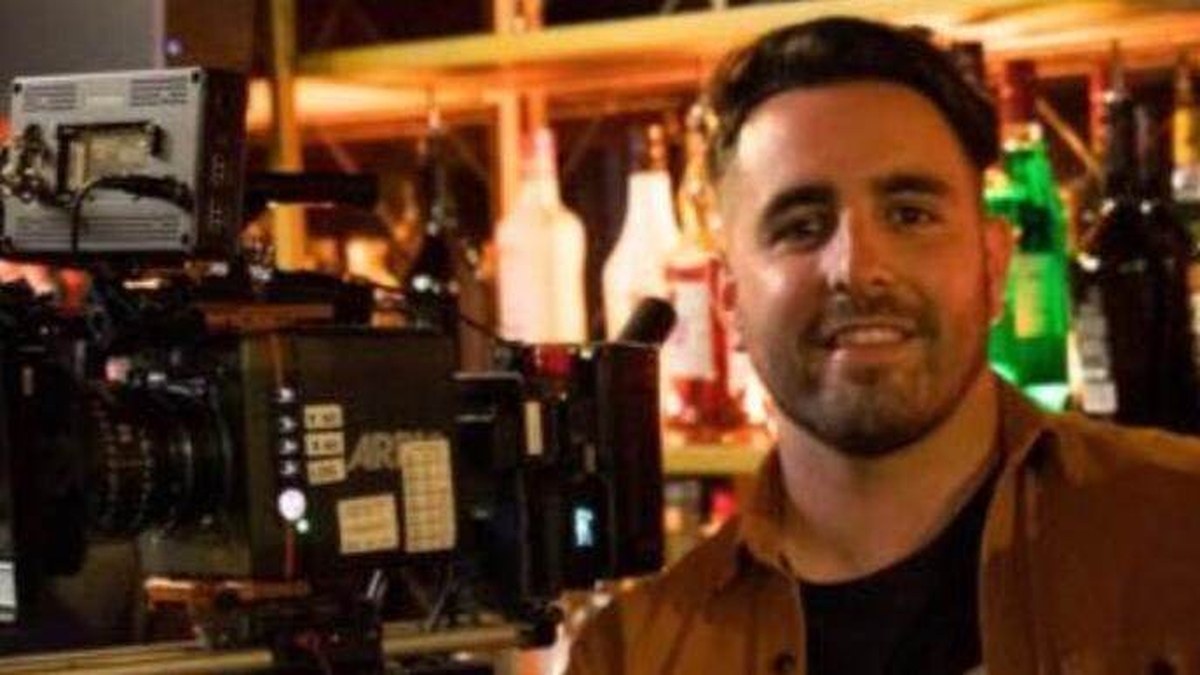 Declan Mac Grianna, fear ceamara as Béal Feirste. | Barrscéalta - RTÉ ...