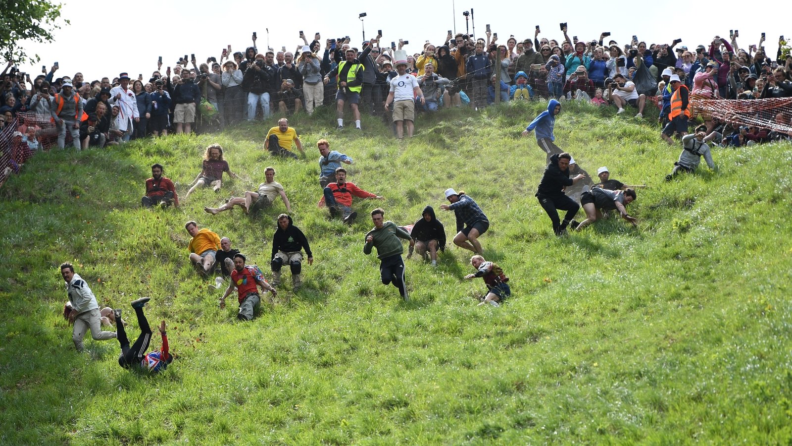 Hundreds attend cheese-rolling event in England