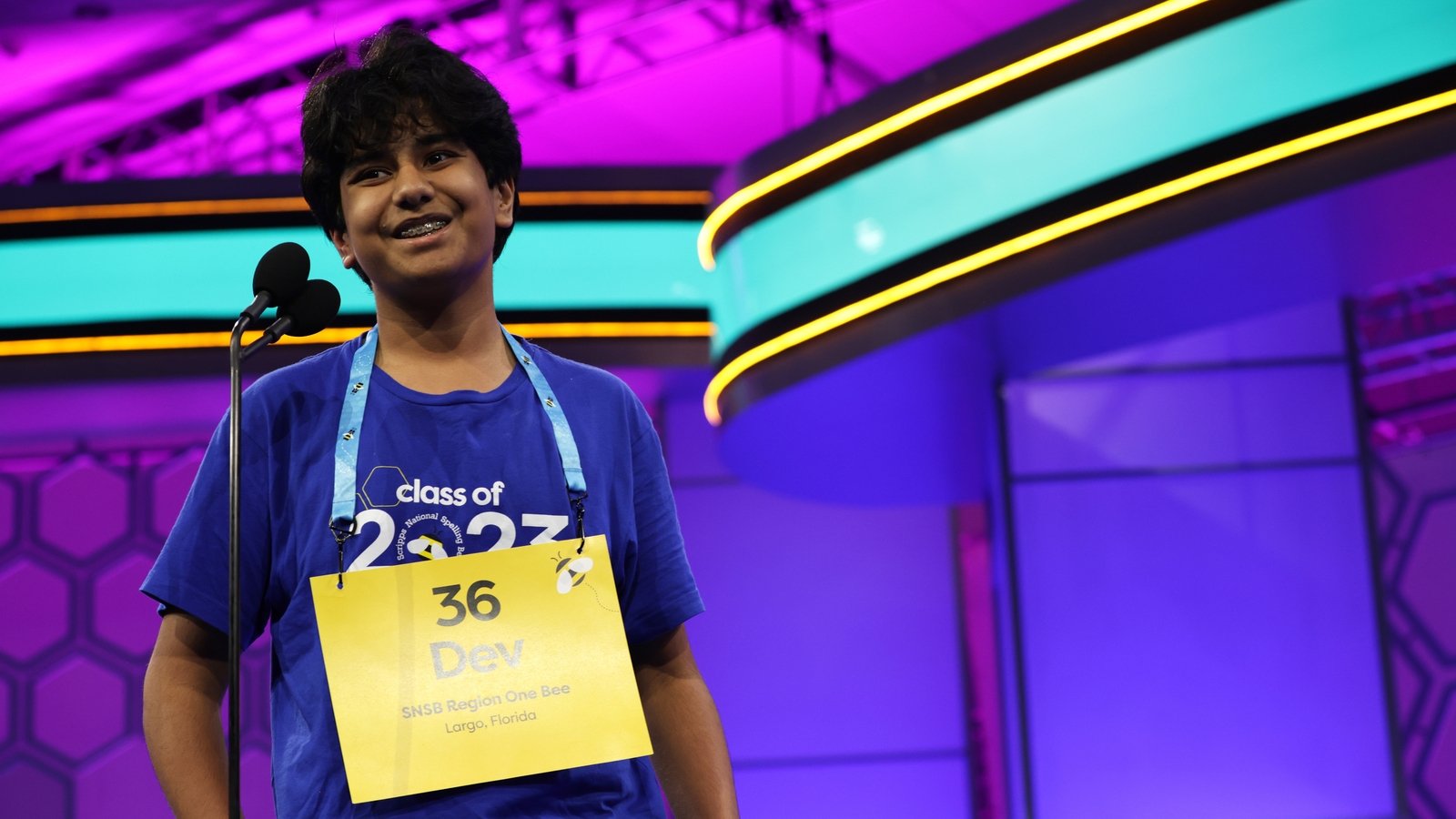 Teen crowned US spelling bee champ with 'psammophile'