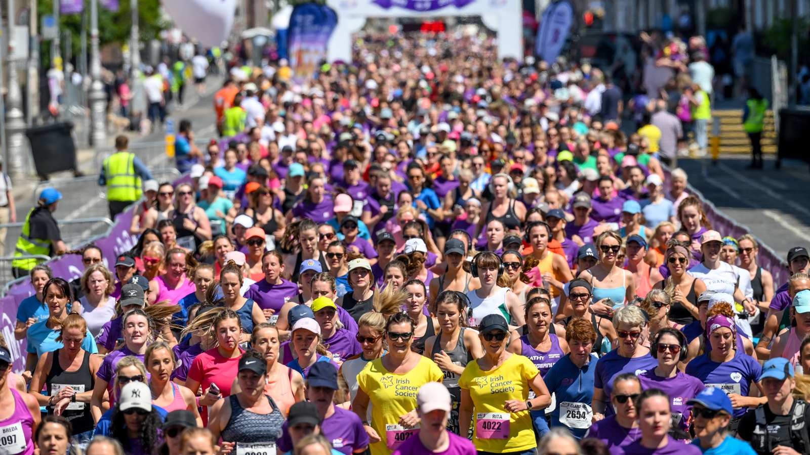 More than 20,000 take part in Women's Mini Marathon
