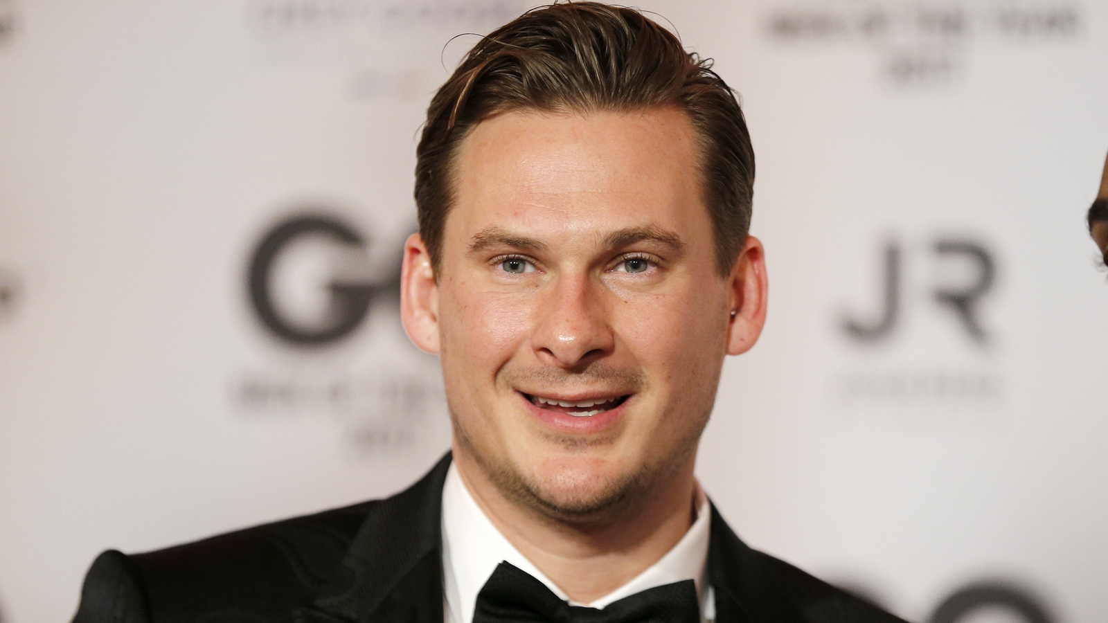 Blue singer wins bid to withdraw guilty assault plea