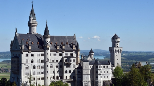 Female US tourist dies after assault at German castle