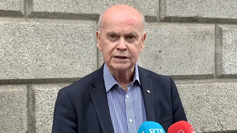 Leithscéal gafa ag Coimisinéir an Gharda Síochána le Pat Carey