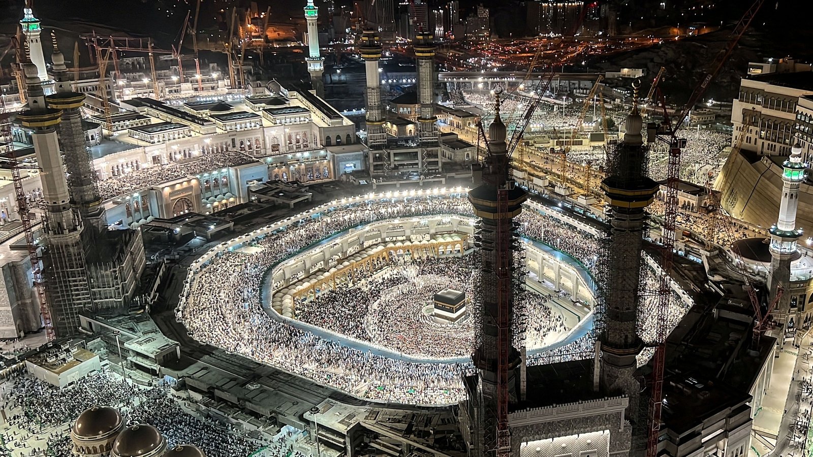 Millions head to Mecca for huge hajj in scorching heat