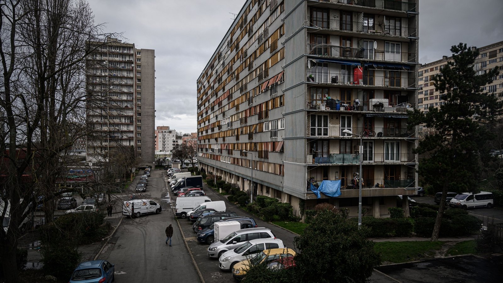 Focus on France's troubled housing estates after riots