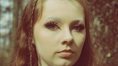 Behind the music - Toria