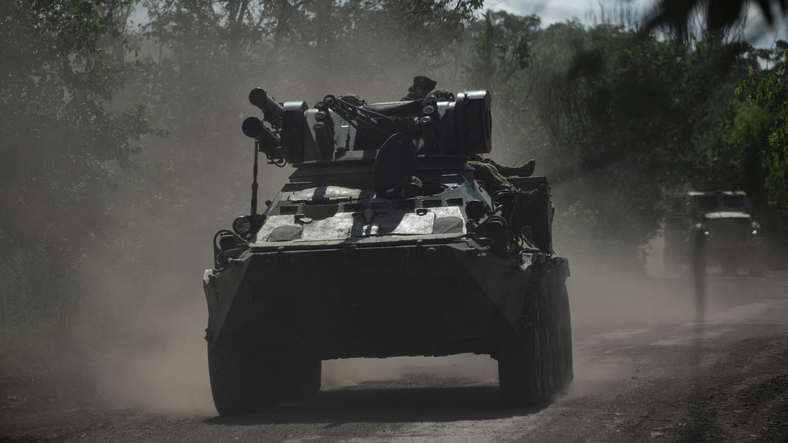 Ukraine says Russian troops advancing on the front line