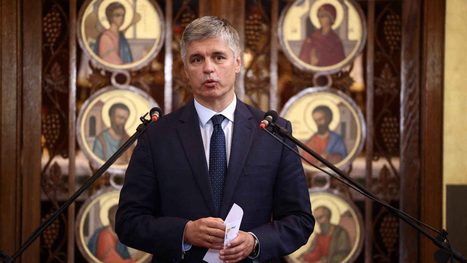 Ambasadóir na hÚcráine sa Bhreatain briste as a phost