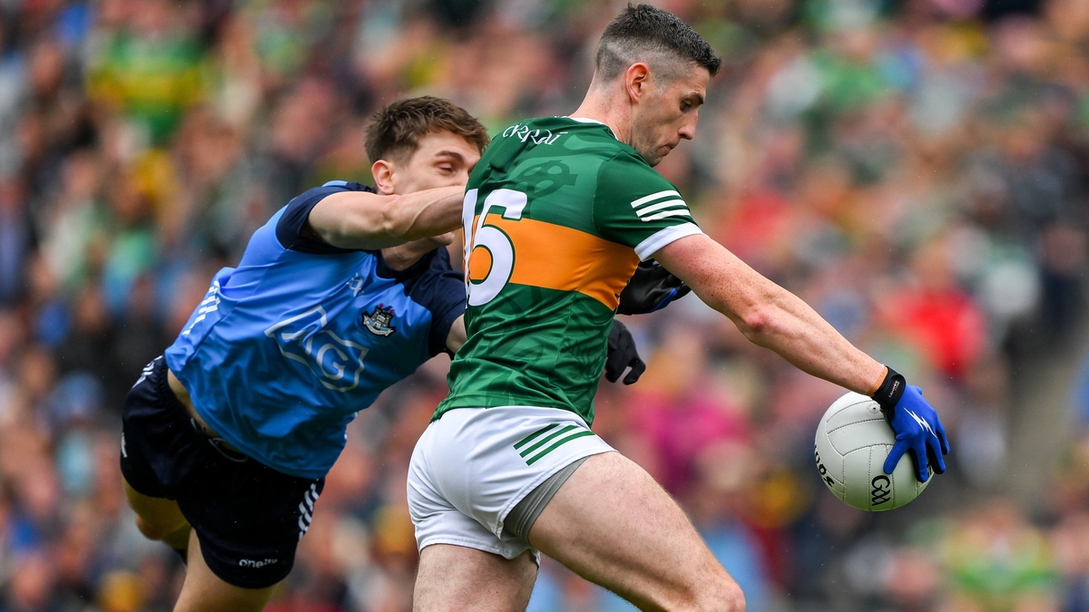 Liam Ó Conchúir: Foireann peile an Daingin. | An Saol ó Dheas - RTÉ Raidió na Gaeltachta